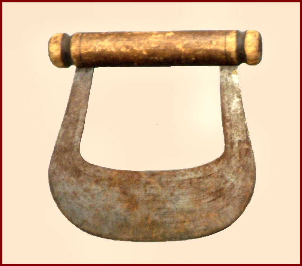 ANTIQUE HAND FOOD CHOPPERS (4 ) – American Antiques